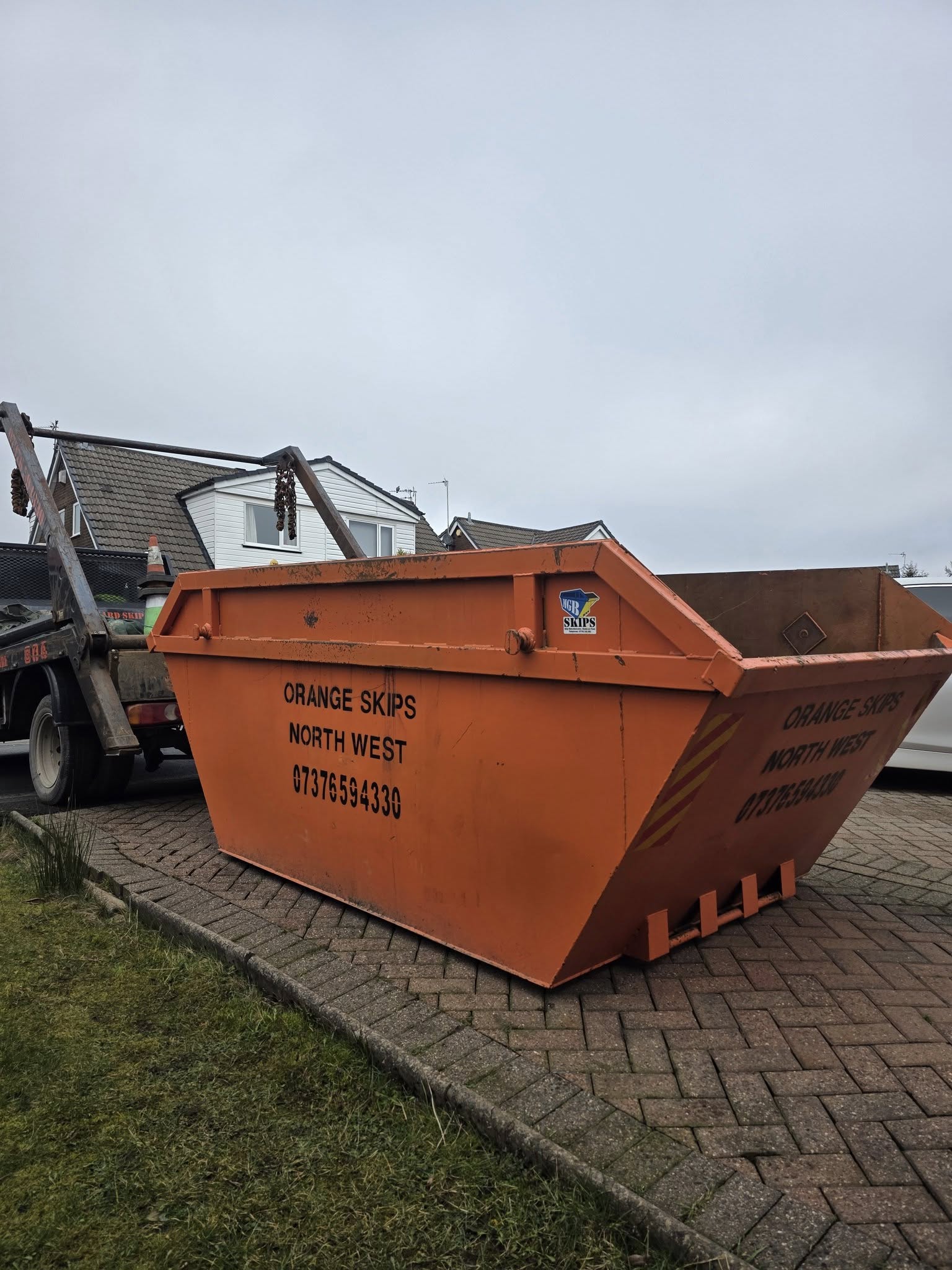 Oldham Skip Service | Orange Skips NW | Book Online Now